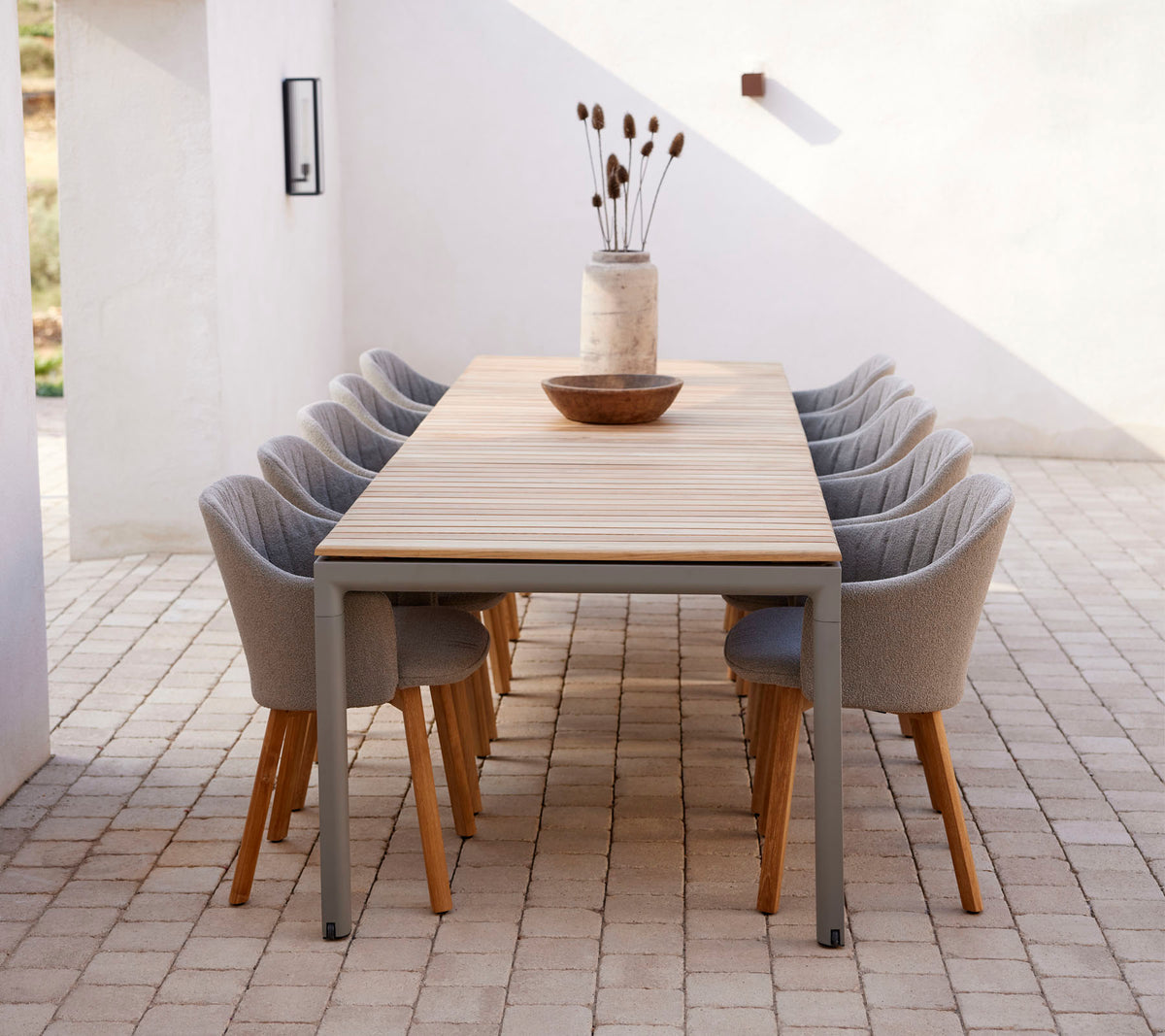 Cane-line Drop dining table w/120 cm extension - Exclusive Danish design furniture – Cane-line.eu